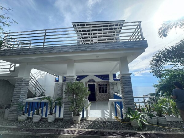 Becca's Vacation House - San Remigio