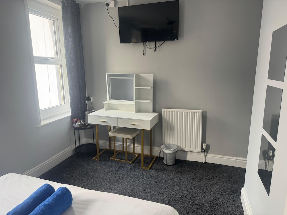 100 Pipers Hotel - Blackpool