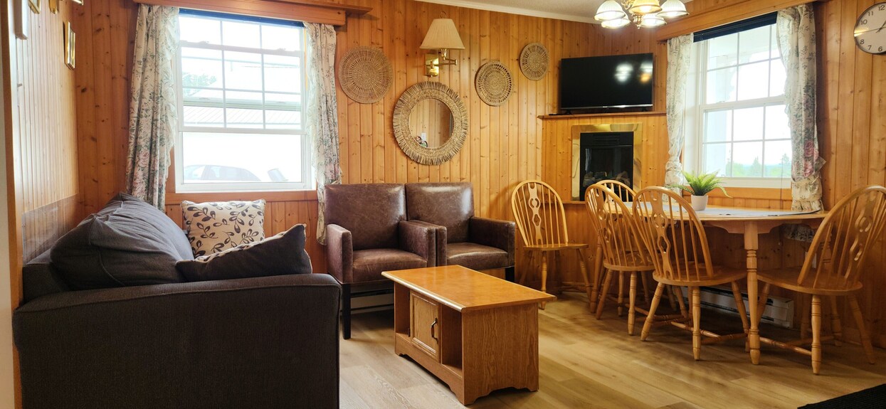 2 King Bd Full Kitchen Large Outdoor Space | Unit 14 @ Great Cabot Lodge - Cape Breton Island