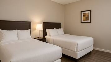 2 Queen Bed with Kitchen, Mountain View Air Conditioner | Espaço de trabalho para notebook, Wi-Fi de cortesia