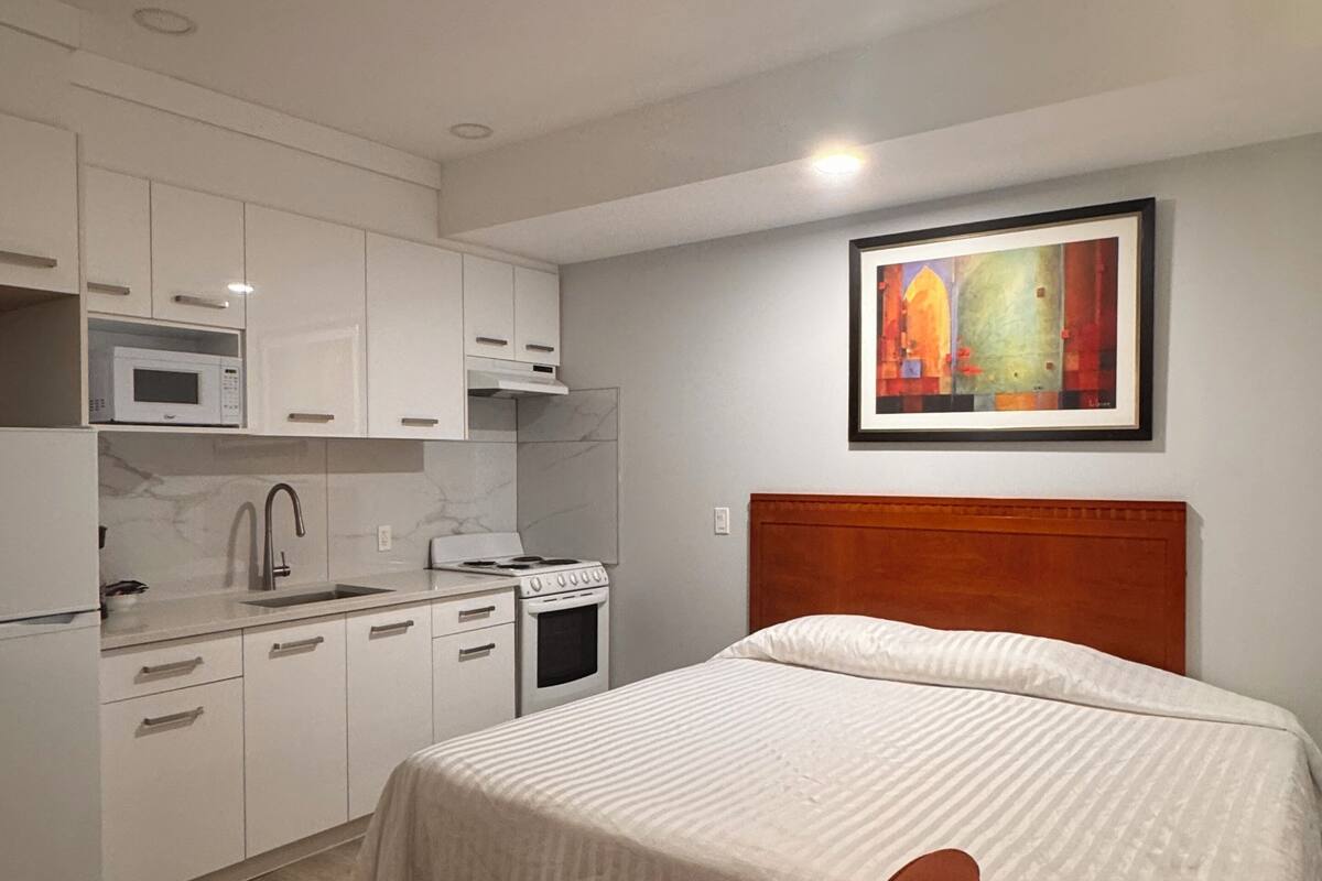 Quarto conforto, 1 cama King, para não fumantes, banheiro privativo | Wi-Fi de cortesia, roupa de cama