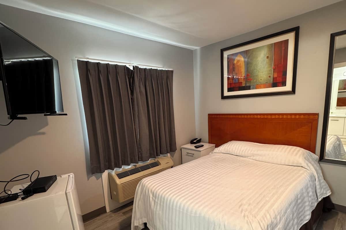 Quarto básico, 1 cama de casal, para não fumantes, não aceita animais de estimação | Wi-Fi de cortesia, roupa de cama