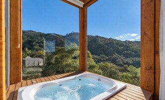 Banheira de hidromassagem interior