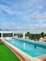 2 piscinas exteriores 