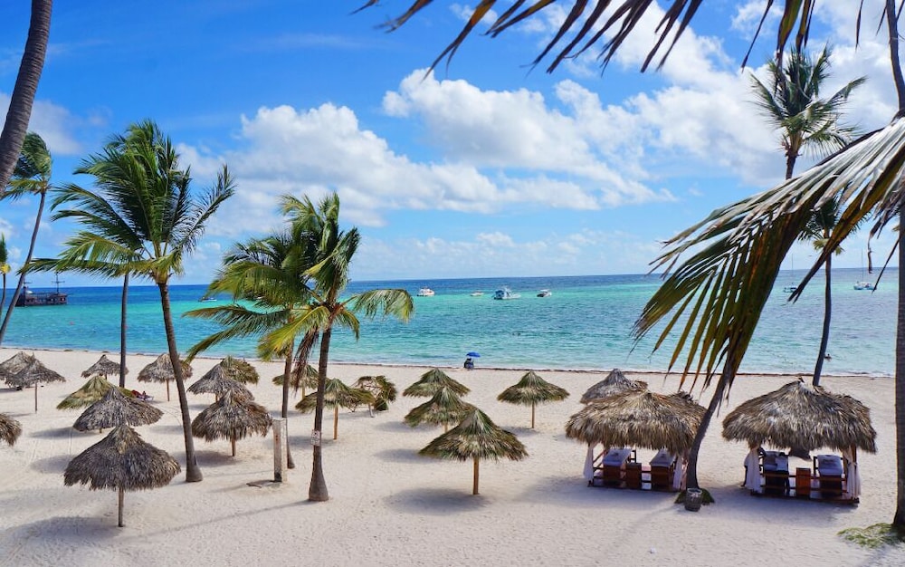 Ducassi Rooftop Pool Beach Suites - Punta Cana