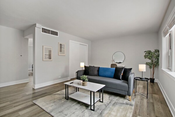 Skokie 1br Gem - Davis - Melrose Park