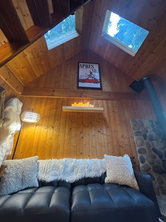 Cozy Tiny Cabin With River Views! \Nsleeps 3, Hot Tub, Wood Stove, Fire Pit! - Washington