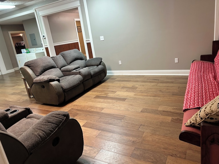 Spacious 3 Bedroom Apartment 3 Miles From Wolf Creek Dam. Pet Friendly! - Lake Cumberland State Resort Park, Jamestown