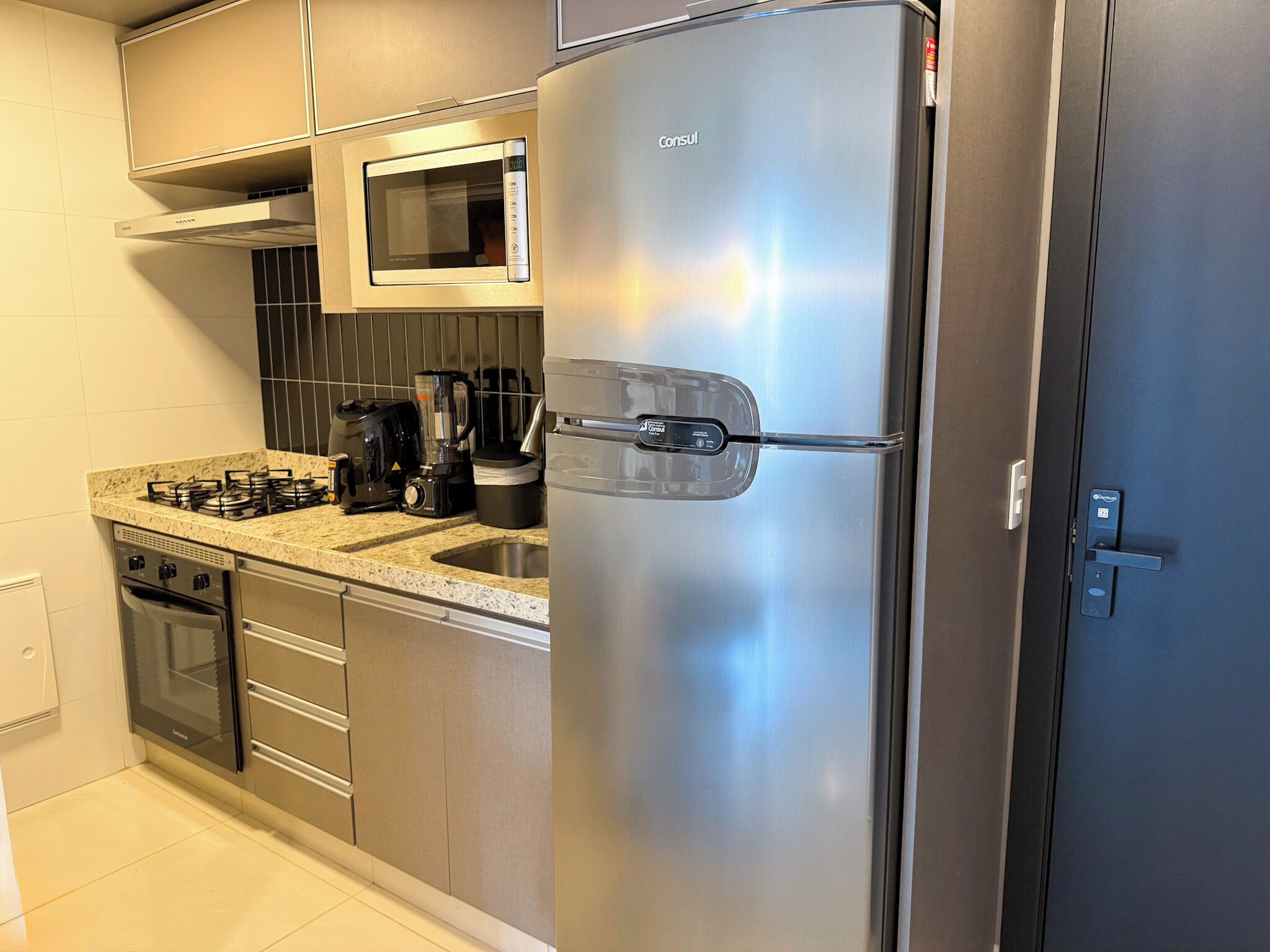 Apartamento luxo, 1 cama Queen, sacada, vista para a cidade | Cozinha privada