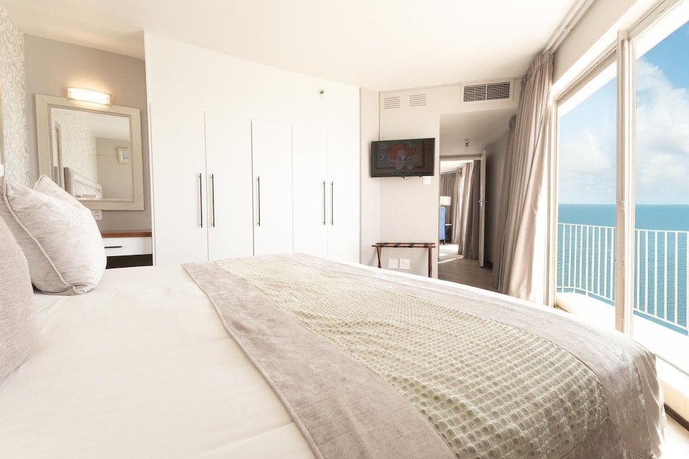 Luxe Penthouse | Private Spa | Jacuzzi | Balcony - Durban | Vrbo