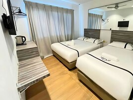 Quarto Triplo | Secretária, ferro/tábua de engomar, Wi-fi grátis 