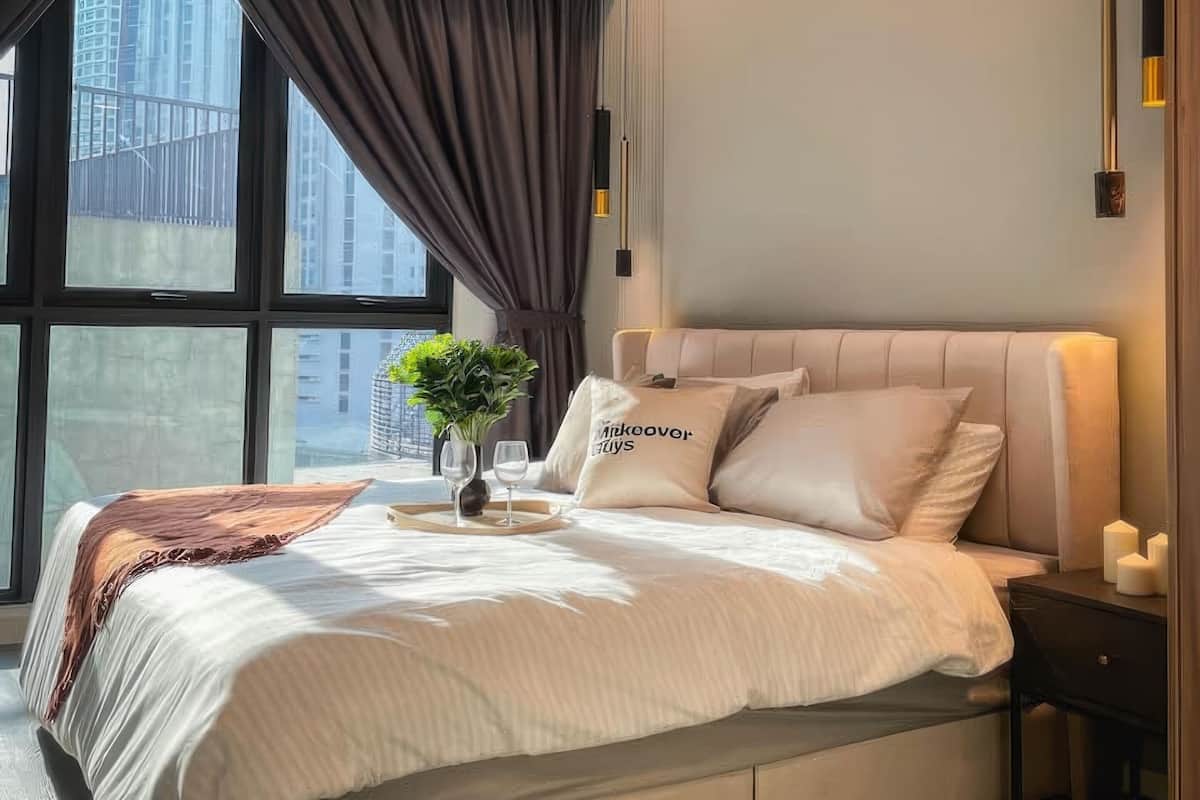 Apartamento superior, 1 quarto, sacada, vista para a cidade | Escrivaninha, Wi-Fi de cortesia