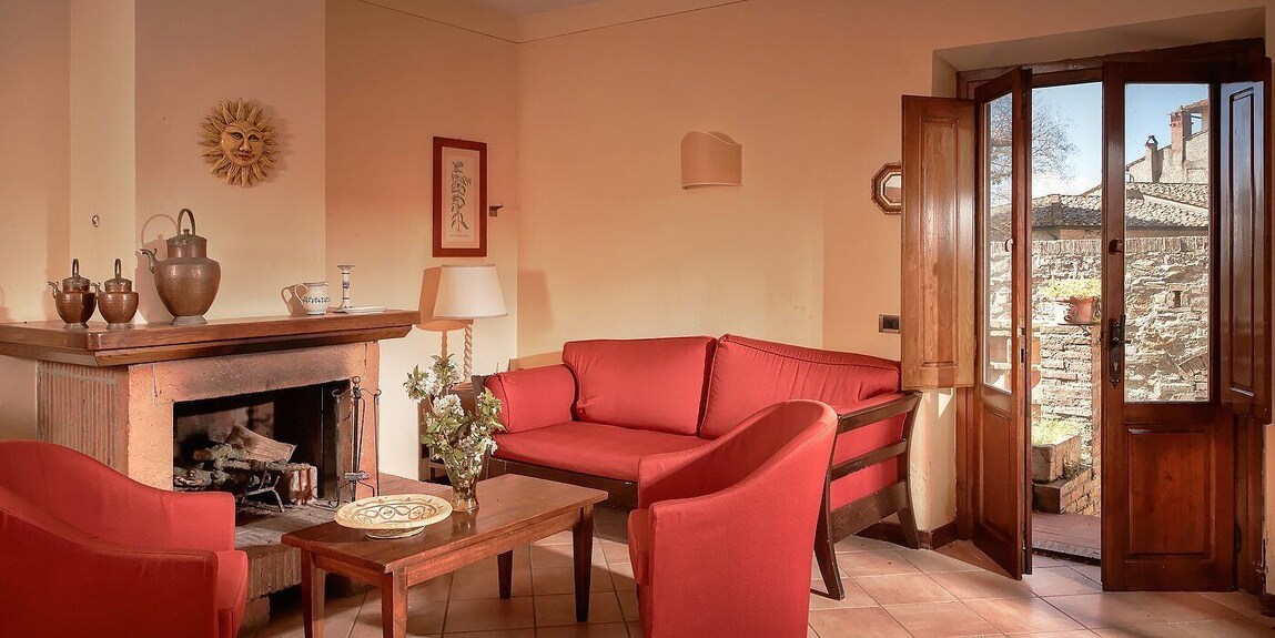 Casa Ramisia F: A Characteristic And Welcoming Apartment That Is Part Of An Ancient Country House Surrounded By A Wonderful Park, With Free Wi-fi. - Volterra