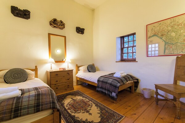 Historic 6-bedrooms Castle Retreat - East Neuk