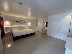 Estúdio, 1 cama king-size, vista para a piscina | Planta do andar