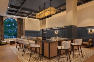 2 bares/lounges, bar na cobertura