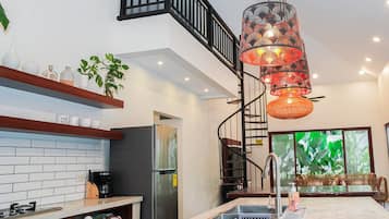 Vila, 2 quartos, acessível, piscina particular | Sala de estar