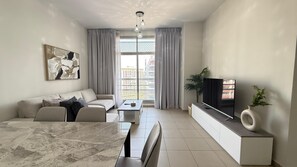 Apartamento standard, 2 quartos | Frigobar, Wi-Fi de cortesia