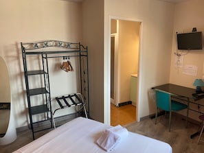 Quarto Duplo ou Twin Clássico, casa de banho anexa | Ferro/tábua de engomar, Wi-fi grátis 