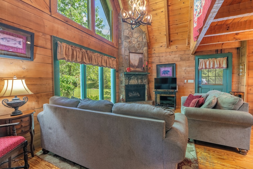 Heartwood Cabin - Rustic Charm And Forest Calm - Townsend, TN