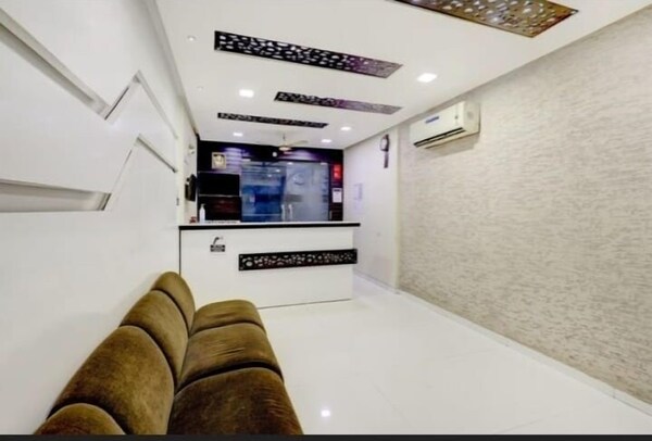 Hotel Skylawn Surat - Surat