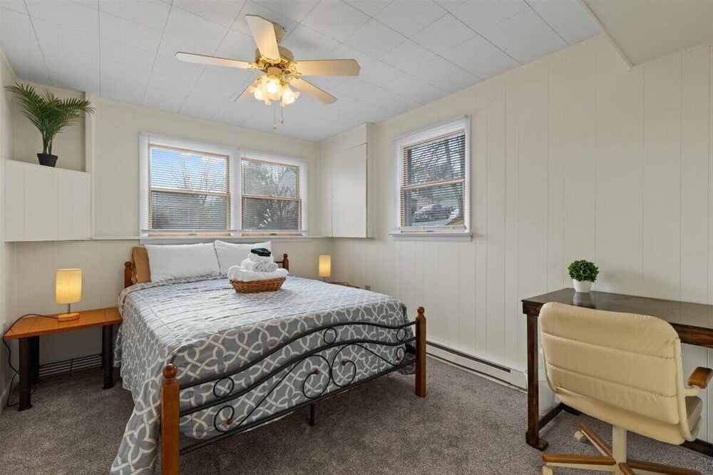 Spacious 4BR Home • Free Parking • W/D • Work Desk • 5 Mins to Downtown ...