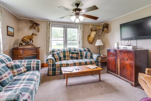 Pet-friendly Smithmill Retreat W/ Yard! - Glendale Lake, PA