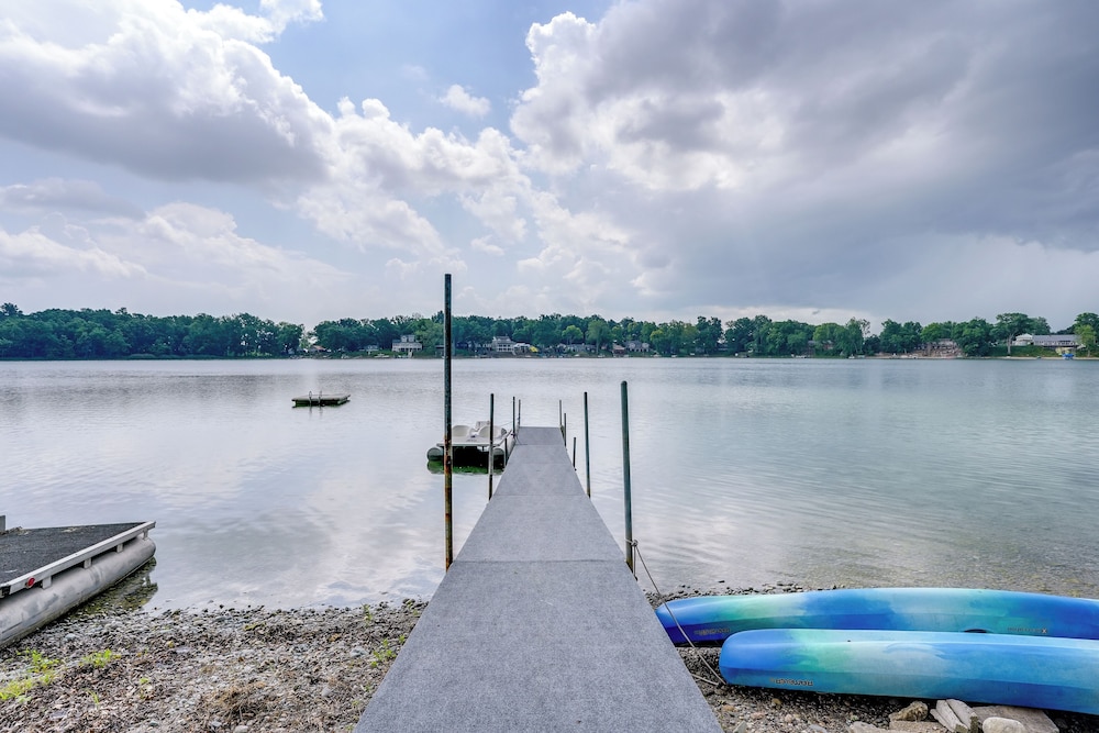 Kayaks, Rowboat & Game Room - Gilead Lake Getaway! - Fremont, IN
