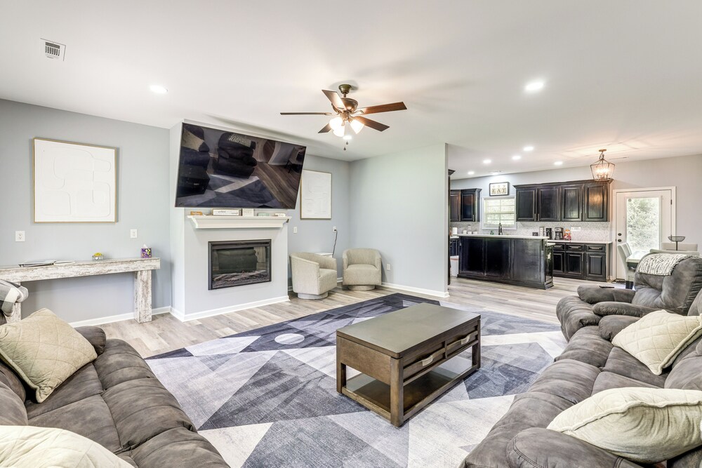 11 Mi To Troy University: Family Home W/ Yard - Alabama