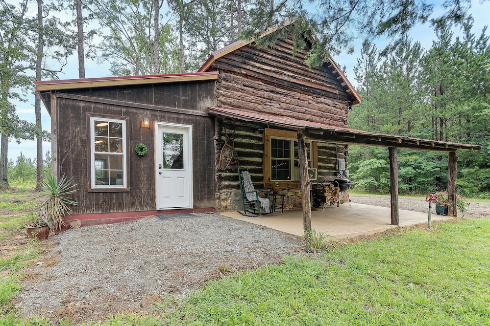 12 Mi To Staunton River State Park: Off-grid Cabin - Halifax, VA