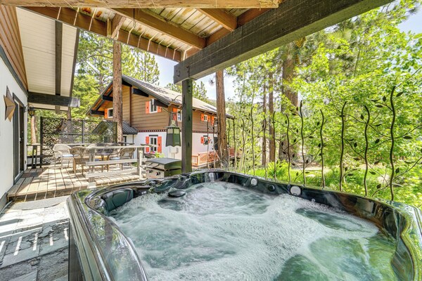 Walk To Diamond Peak: Luxe Chalet W/ Mtn-view Deck - Nevada