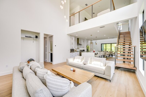 3 Mi To Naples Beach: Luxurious Home W/ Pool! - Naples, FL