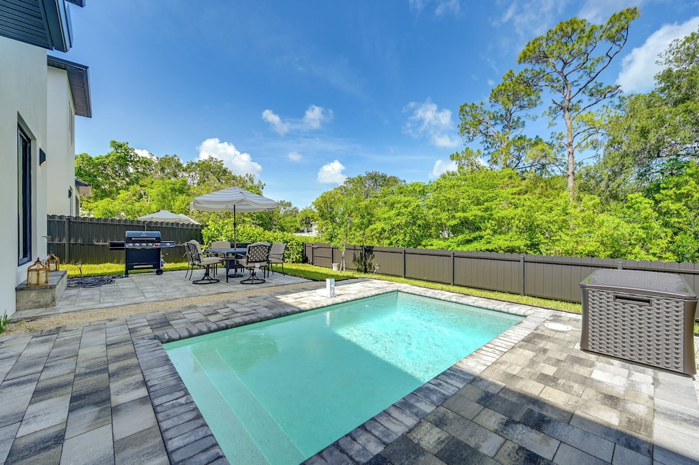 3 Mi To Naples Beach: Luxurious Home W/ Pool! - Naples, FL