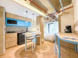 Suite Panorâmica, varanda | Cozinha privada | Um micro-ondas