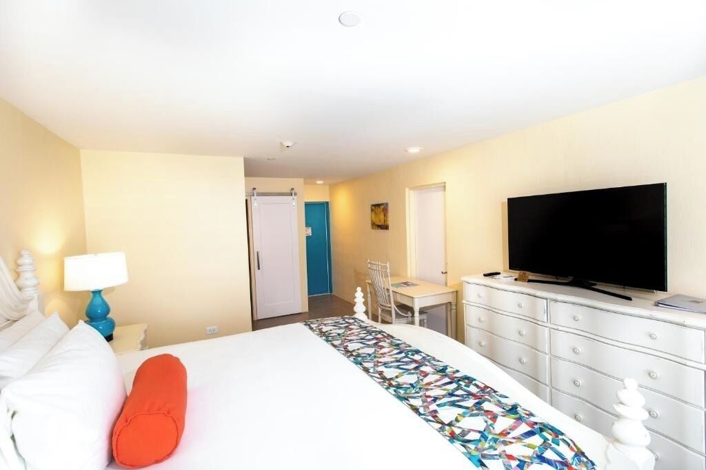 Spacious City View Room With Quick Access To Dining And Attractions - Saint Croix