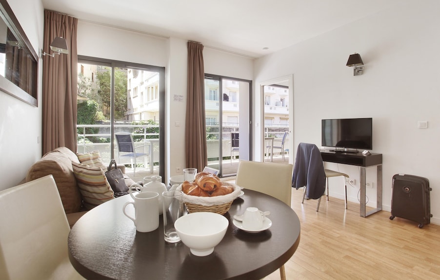 À Deux Pas De Monaco Et Des Plages | T2 + Balcon - Monte-Carlo