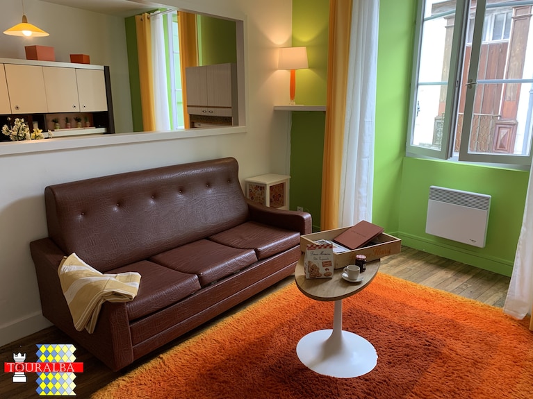 Maison De Ville Avec Acces Jardin! \Nbarque Fleurie Et Sa Déco Des Années 60 - Aubeterre-sur-Dronne