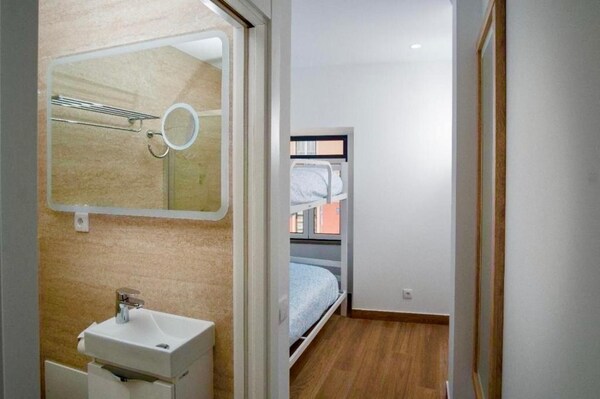 Studio With Private Bathroom In Central Lagos - Lagos