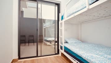 1 quarto, ferro/tábua de engomar, internet com fios grátis