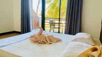 Quarto Duplo Deluxe, vista para o jardim, no rés do chão | Roupa de alta qualidade, minibar, cofre no quarto