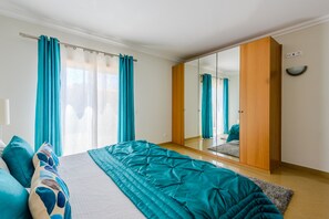 Villa, 2 quartos, fumadores, acesso à piscina | 2 quartos, berços/camas para crianças, roupa de cama fornecida 