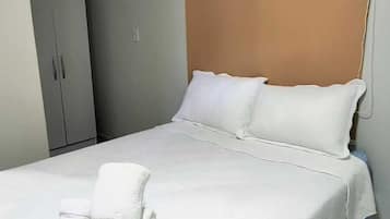 Quarto Twin Comfort | Secretária adequada para computadores portáteis, Wi-fi grátis