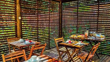 Pequeno-almoço tipo buffet diário incluído