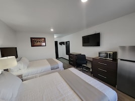 Quarto casal econômico | Escrivaninha, espaço de trabalho para notebook, Wi-Fi de cortesia