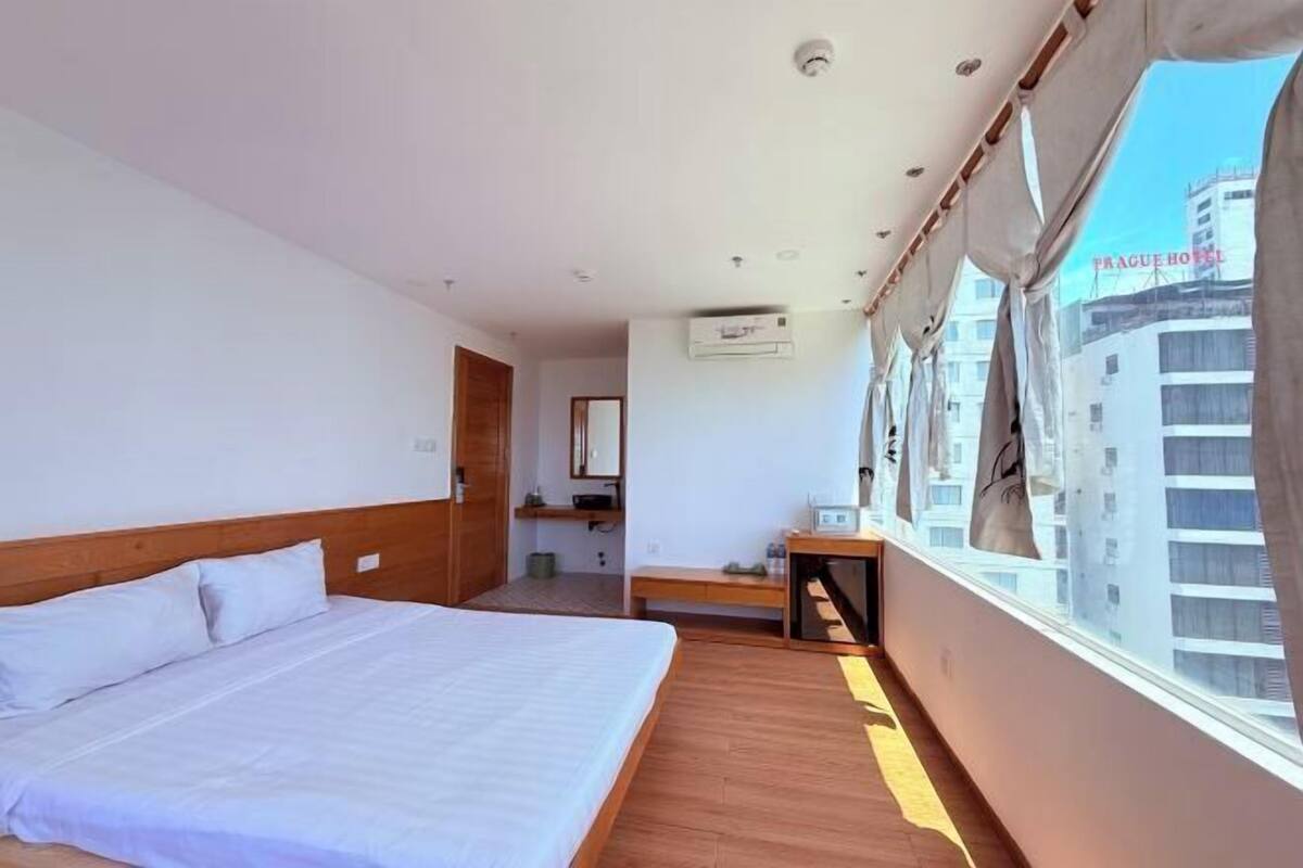 Roupa de alta qualidade, camas de colchão pillowtop, minibar