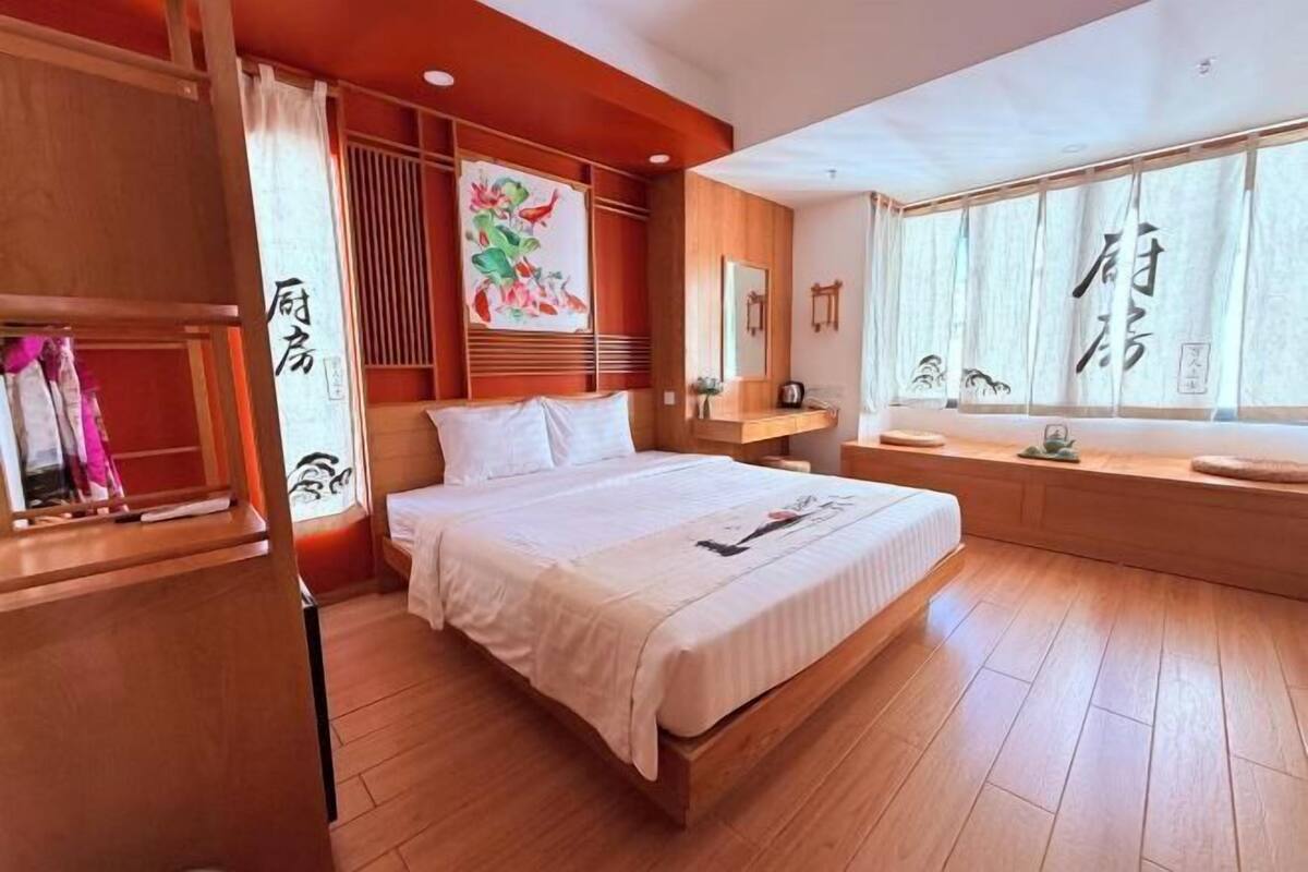Roupa de alta qualidade, camas de colchão pillowtop, minibar