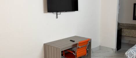 Quarto, não fumadores, casa de banho privativa | Secretária, Wi-fi grátis