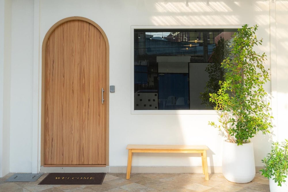 De Blue Door - Hat Yai