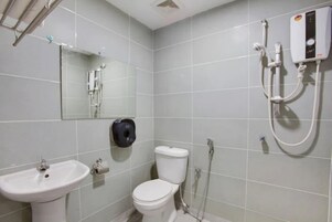 Chuveiro, produtos de toalete grátis