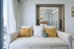Apartamento Deluxe, varanda | Sala de estar | Smart TV, Netflix, serviços de streaming